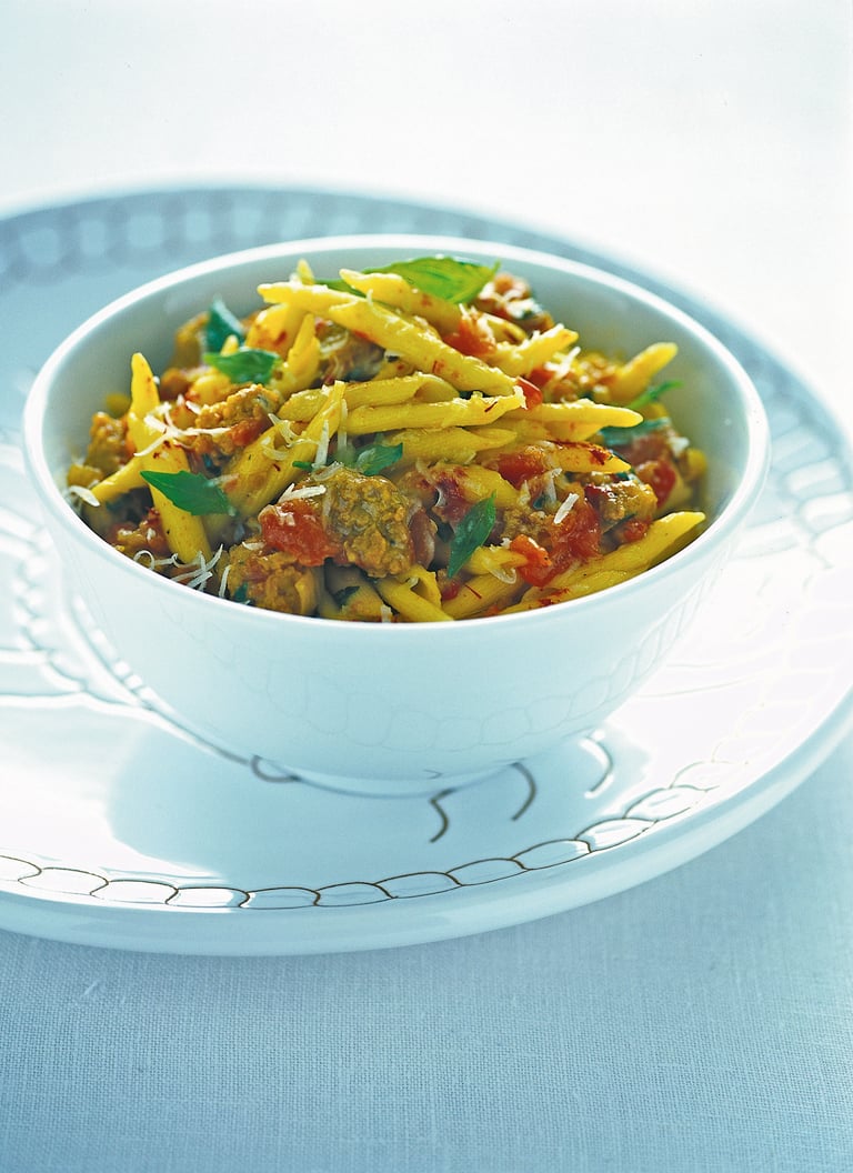 Riccioli di sfoglia con ragù sardo di salsiccia | Sale&Pepe