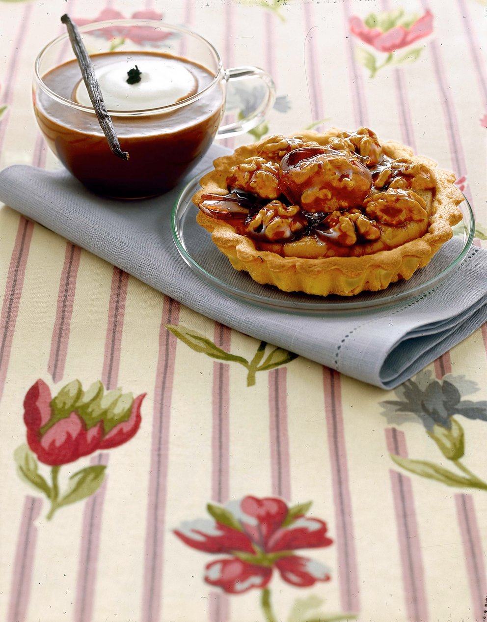 Crostatine alla crema di caffè con noci caramellate | Sale&Pepe