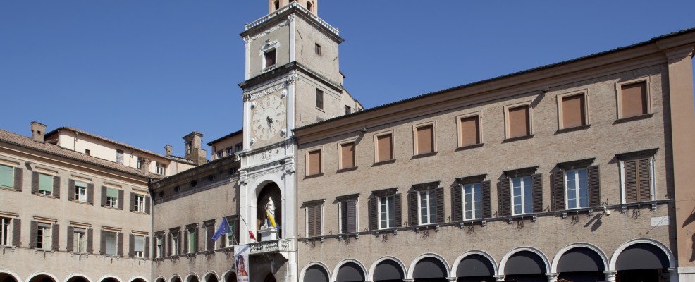 Modena, viaggio tra botteghe e bontà italiane