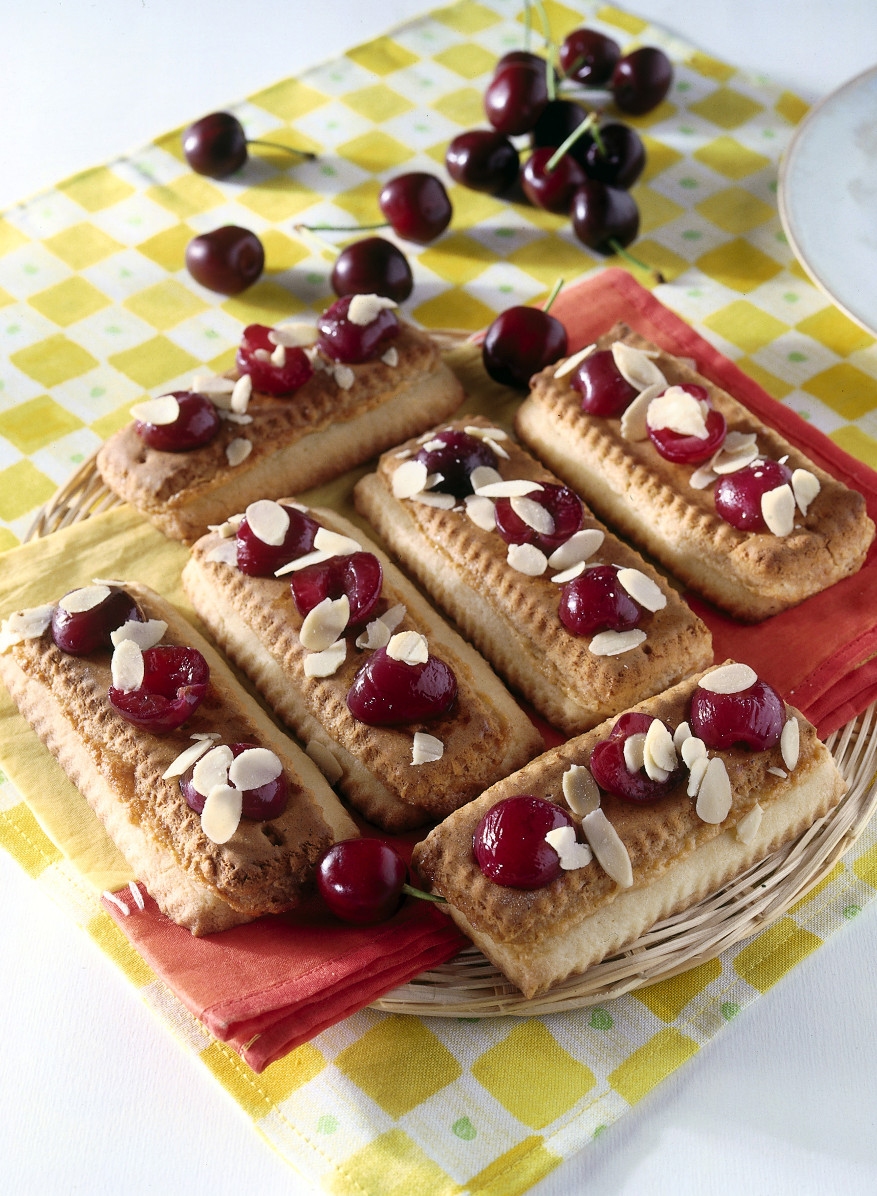 Biscottini con ciliegie e marzapane | Sale&Pepe