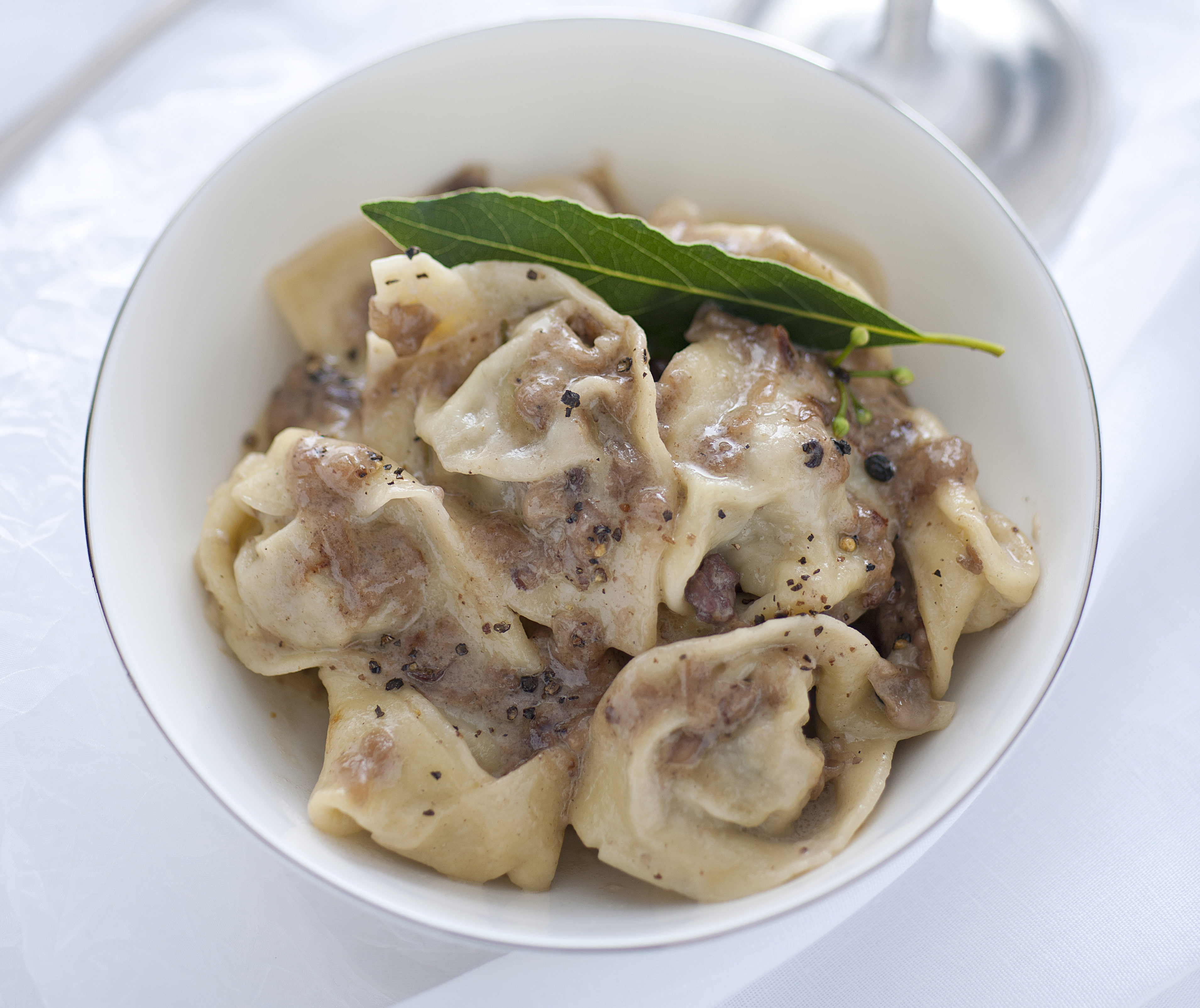 Cappelletti umbri al ragù di agnello | Sale&Pepe