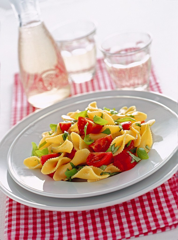 Farfalline pomodori e basilico | Sale&Pepe