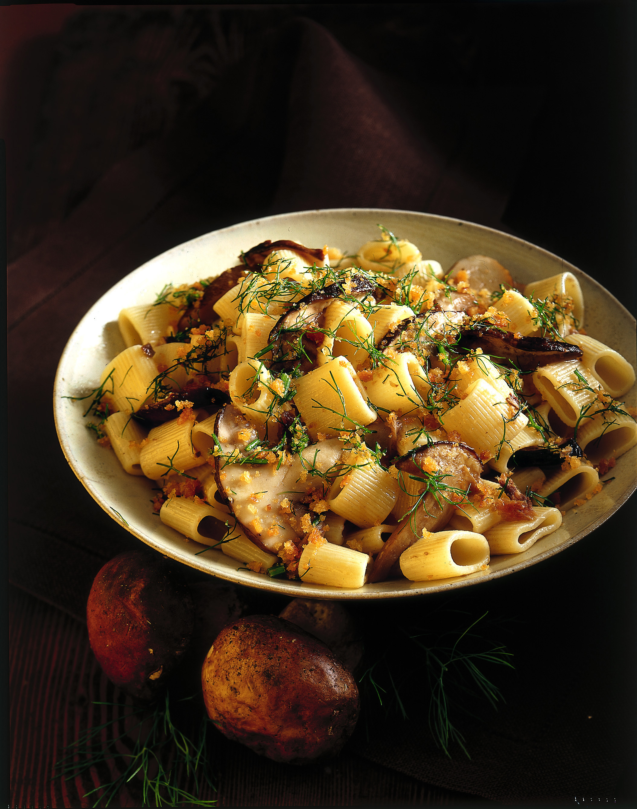 Mezze maniche con porcini, mollica e finocchietto | Sale&Pepe