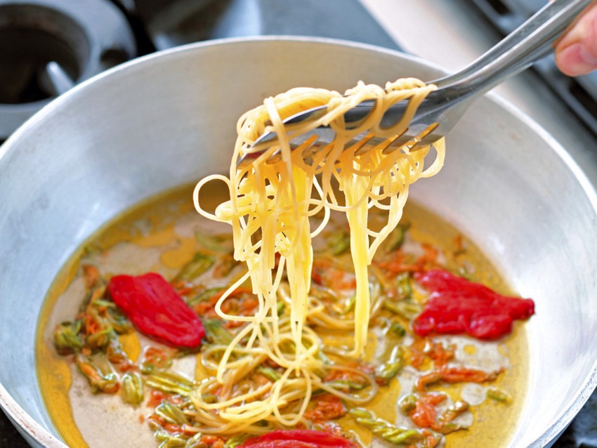 Spinosini con fiori di zucca e calamaretti | Sale&Pepe