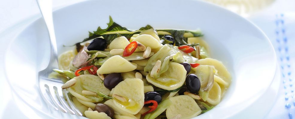 Strascinati con puntarelle, pinoli e olive | Sale & Pepe