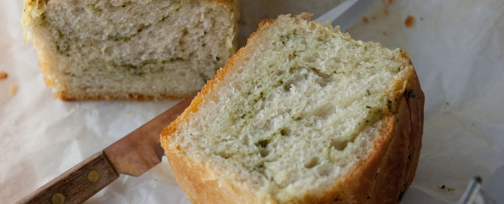 Treccia di pane al burro, aglio e salvia | Sale&Pepe