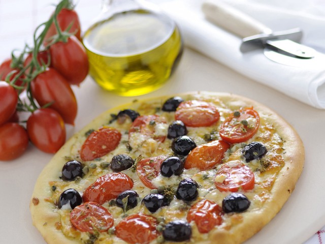 Bufala, pomodori secchi, olive e basilico | Sale&Pepe