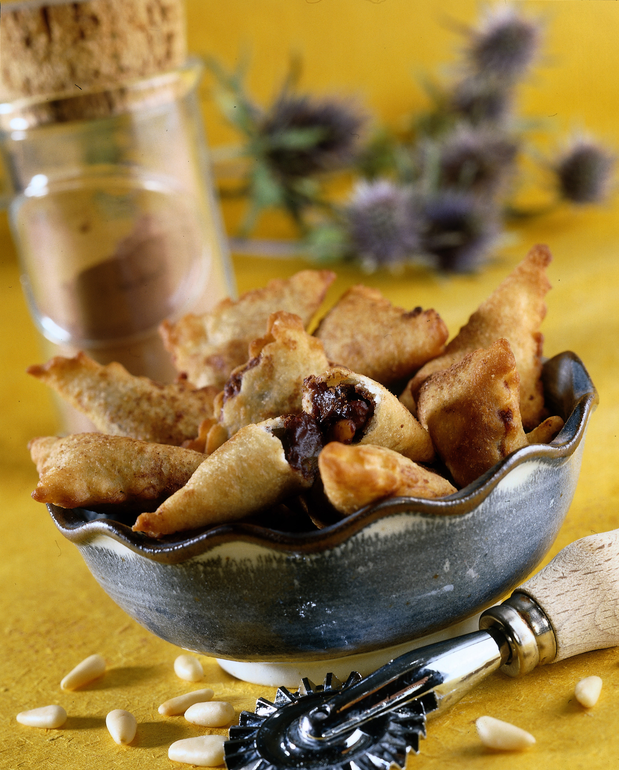 Bugie ripiene al cacao e pinoli | Sale&Pepe