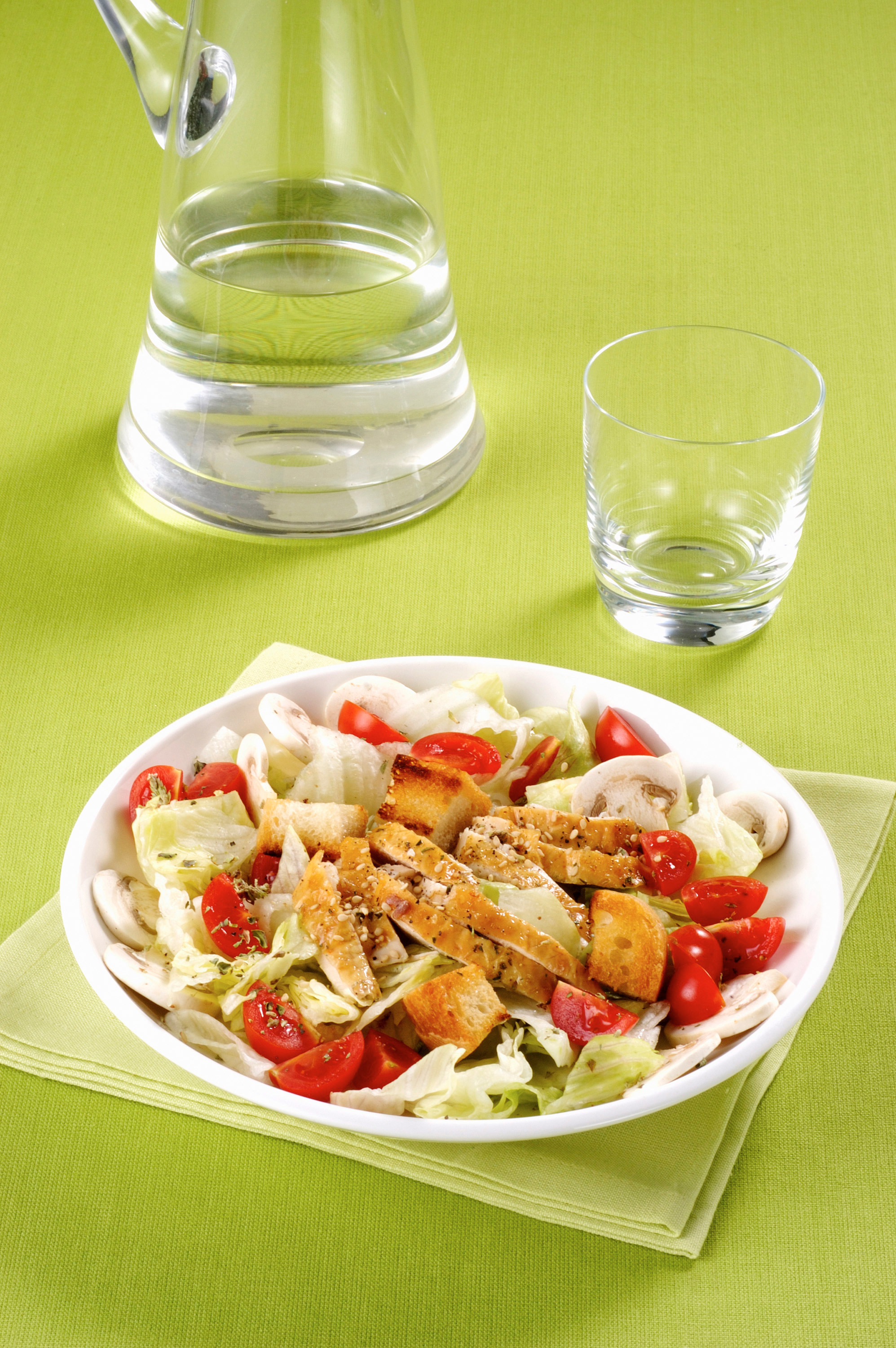 Insalata di pollo con crostini e sesamo | Sale&Pepe