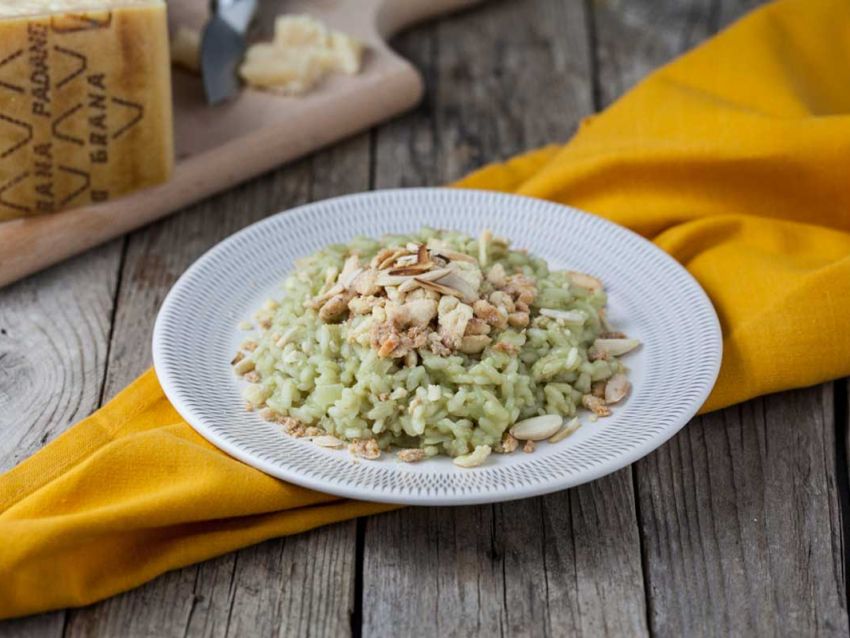 Risotto al tè matcha con crumble di grana padano | Sale&Pepe