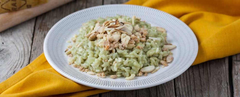 Risotto al tè matcha con crumble di grana padano | Sale&Pepe
