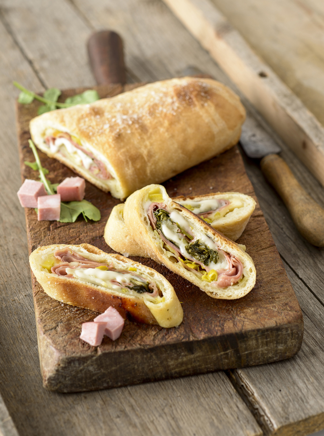 Rotolo di pane farcito