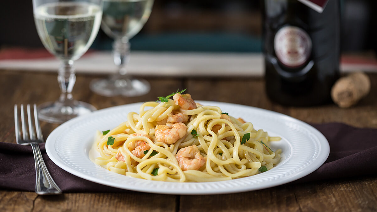 Tagliolini con besciamella al prosecco e gamberi | Sale&Pepe