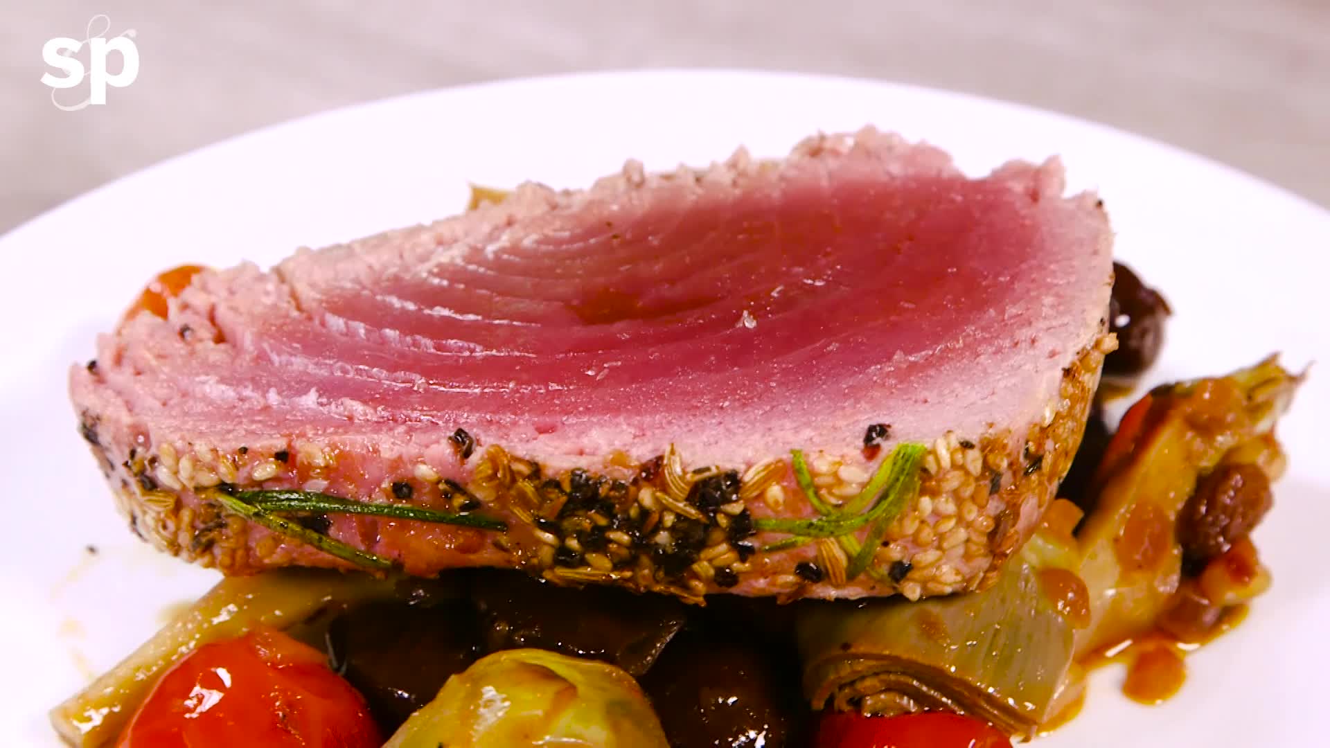 Video ricetta Roastbeef di tonno con caponatina - Sale&Pepe