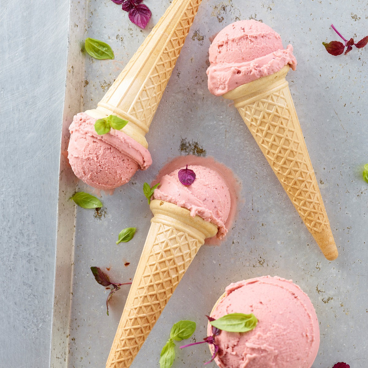 Gelato con fragole all'aceto balsamico e basilico - Sale&Pepe