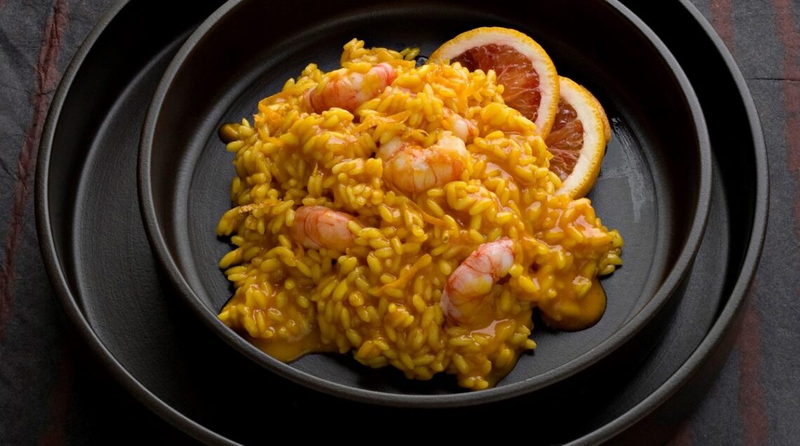 Risotto giallo con gamberi e arancia. Colore e bontà in tavola - Sale&Pepe