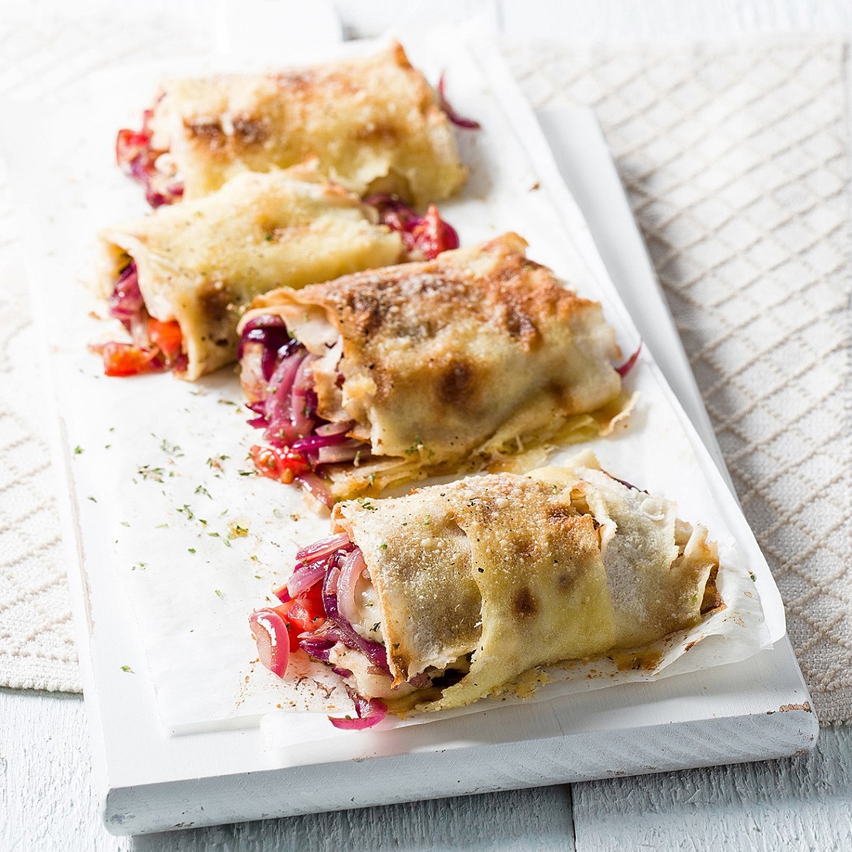 Pane carasau per croccanti involtini di cipolle e formaggio - Sale&Pepe
