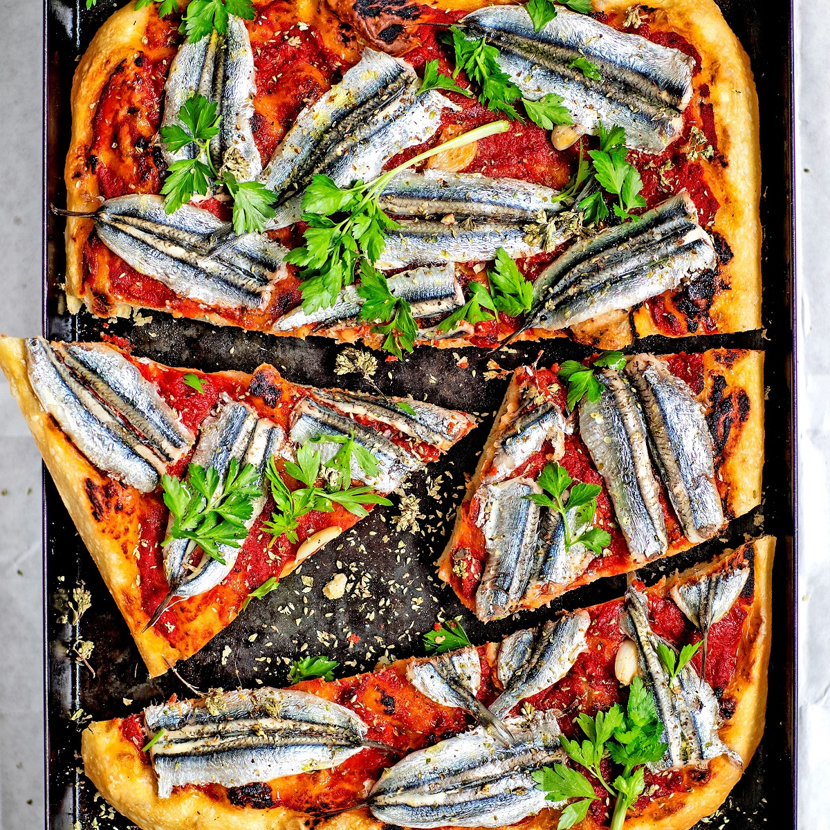 Pizza romana rossa con acciughe fresche - Sale&Pepe