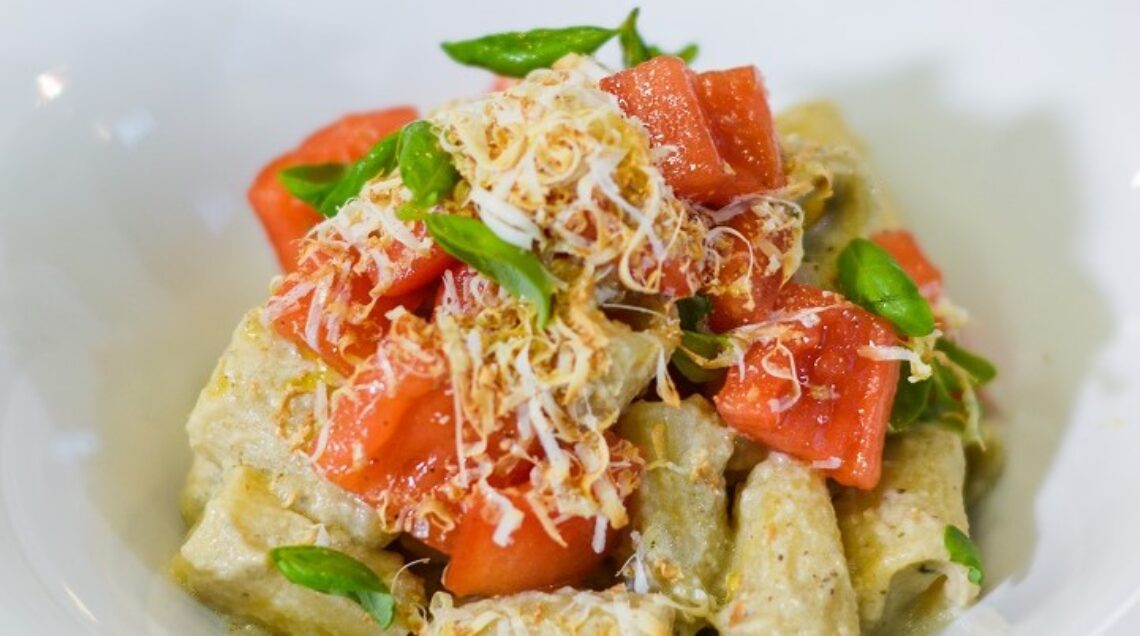 Mezze maniche fredde alla Norma: semplici e gustose - Sale&Pepe