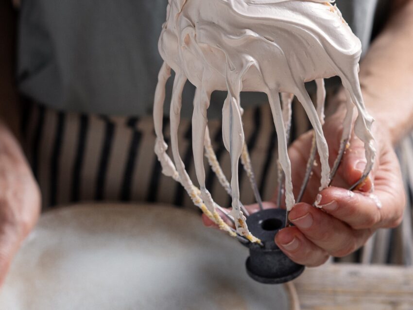 Torta di meringa caramellata e crema alla panna - Sale&Pepe