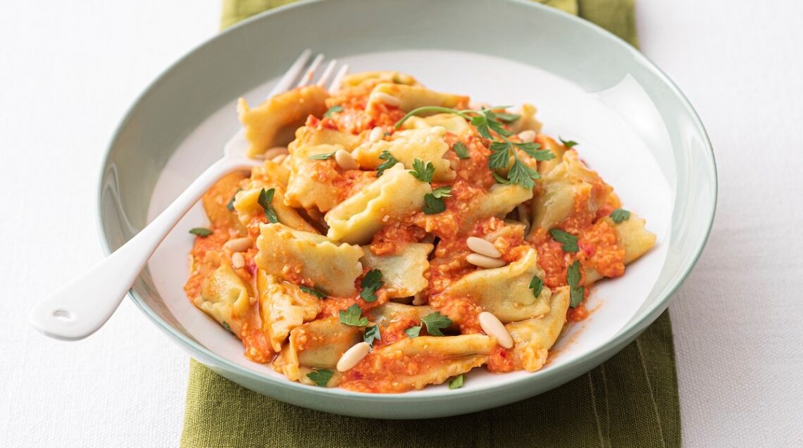 Ravioli al plin con farina di moco e scarola - Sale&Pepe