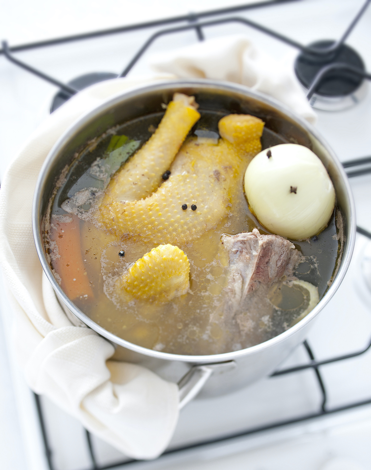 Tutto fa brodo: di terra, di mare e dal mondo - Sale&Pepe