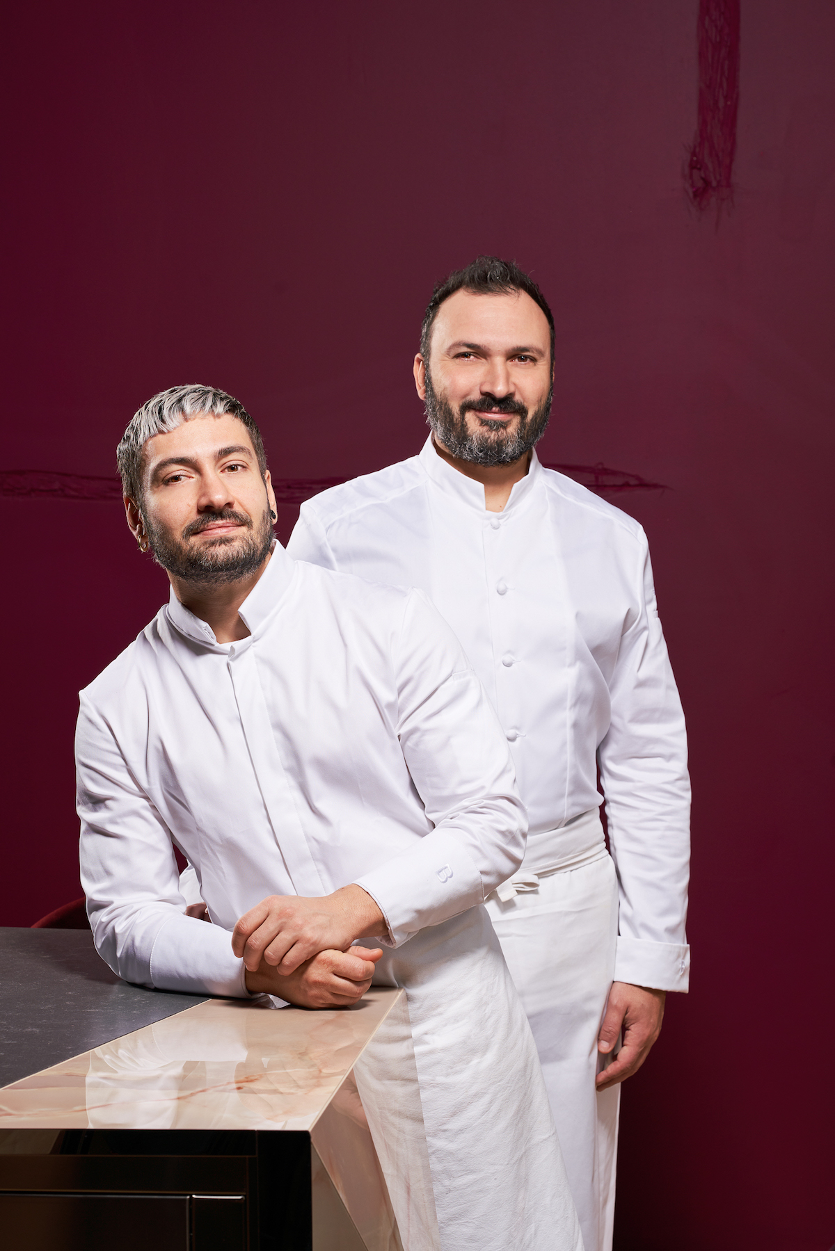 Verso: in piazza del Duomo, la cucina a vista dei fratelli Remo e Mario ...