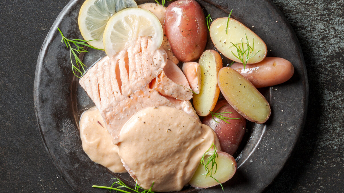 Salmone in infusione con salsa Nantua - Sale&Pepe