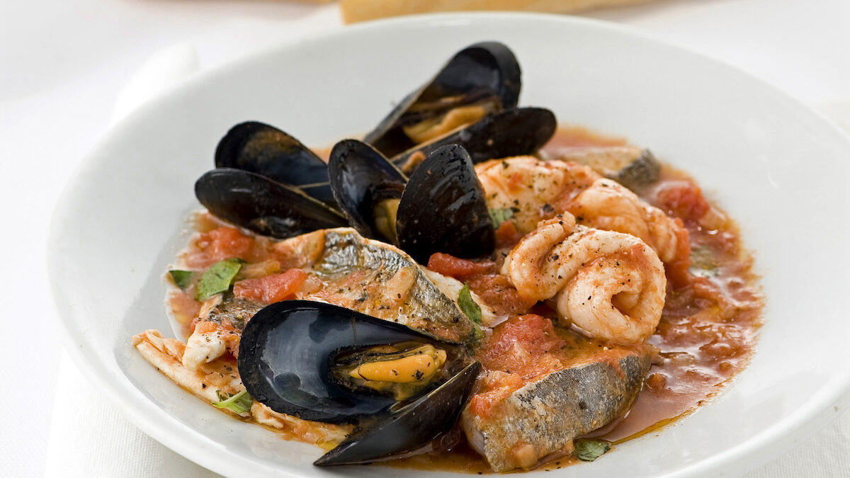 Zuppa di pesce: misto mare in salsa di pomodoro - Sale&Pepe