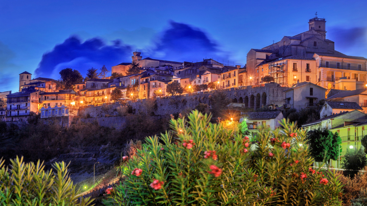 Un treno per Cosenza: cuore medievale, anima moderna - Sale&Pepe