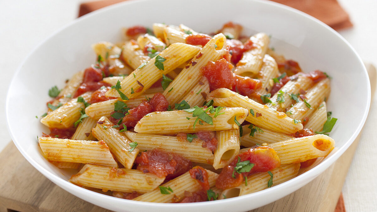 Pasta all'arrabbiata, la ricetta piccante al pomodoro - Sale&Pepe