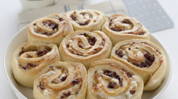 Torta di rose salata con provola e salsicci - Sale&Pepe