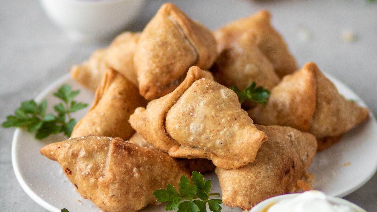 Fagottini di pasta: samosa con ripieno piccante - Sale&Pepe