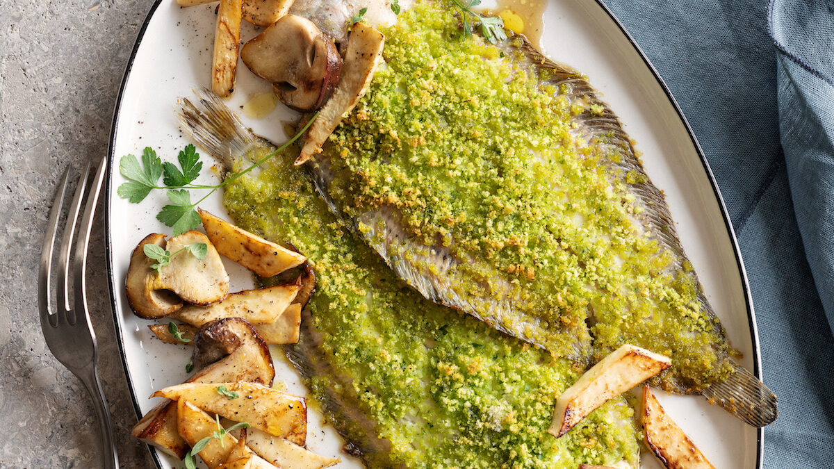 Sogliole in crosta aromatica con porcini e sedano rapa - Sale&Pepe